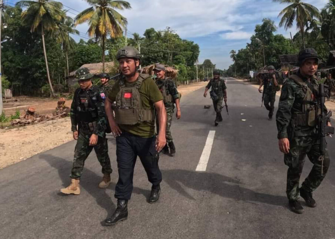 Burma Army Forces Hundreds of Rohingya Villagers from Homes